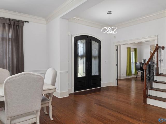 25 Bannut Court SW