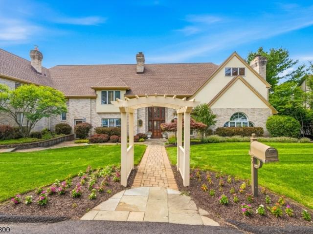 25 Balsam Pkwy