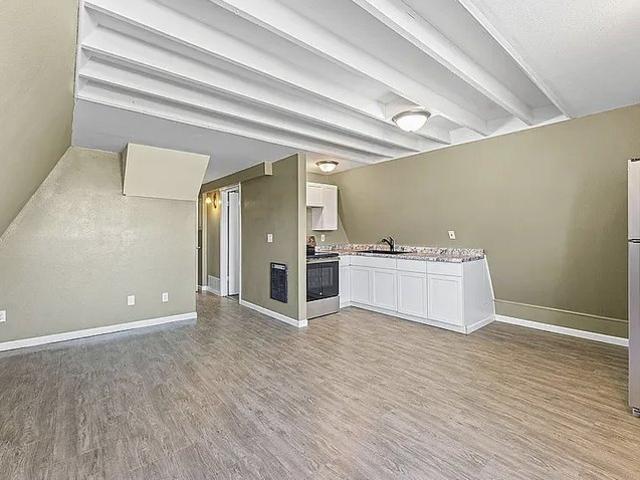 25 Bay Breeze Ln, Lampe, MO 65681