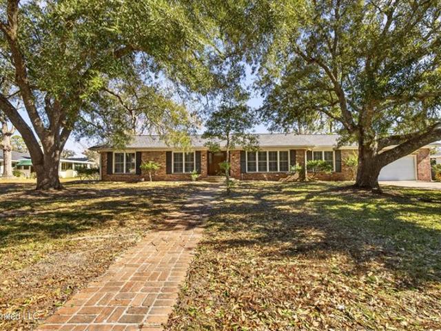 25 Bayou View Dr, Gulfport, MS 39507