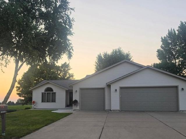 25 Benson Dr S, Lewiston, MN 55952