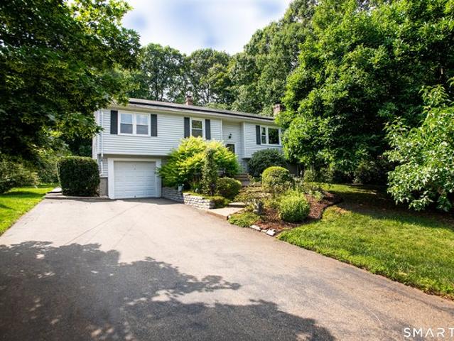 25 Booth Ter, Hamden, CT 06518