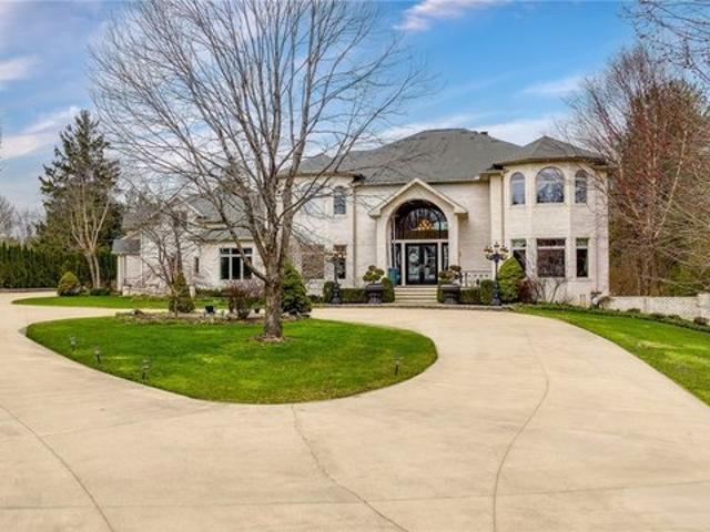 25 Brandon Ct, Moreland Hills, OH 44022