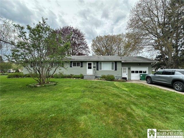 25 Burnham Pl, Cassadaga, NY 14718