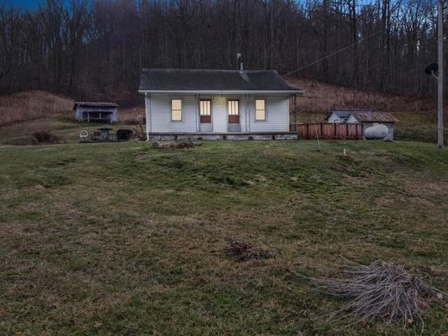25 Calk Lake Rd, Jeffersonville, KY 40337