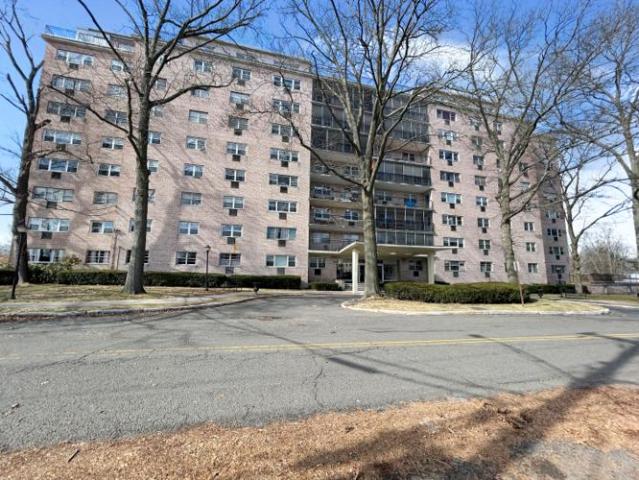 25 Cartright St #8A, Bridgeport, CT 06604