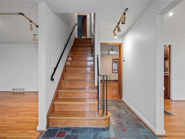 25 Carleton Dr, Pittsburgh, PA 15243 | MLS #1754