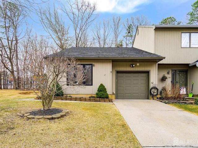 25 Carmel Ct, Old Bridge, NJ 08857