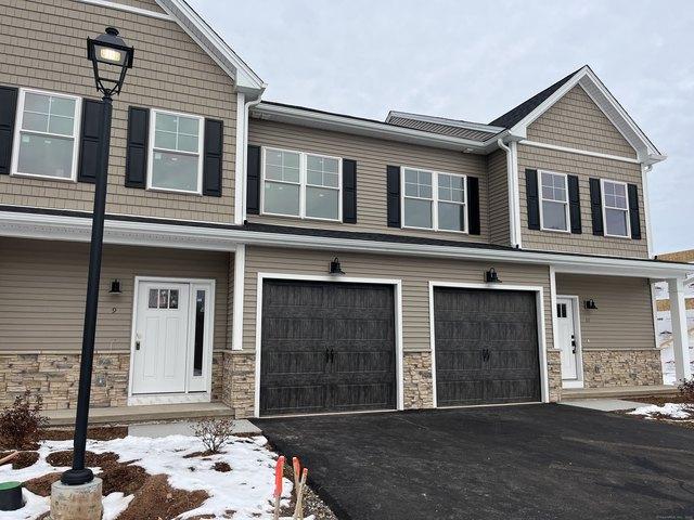 25 Chatsworth Ct, Manchester, CT 06042