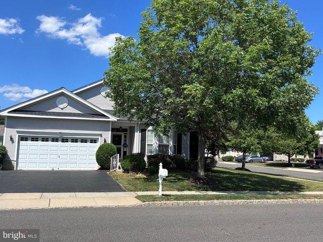 25 Chamber Ln, Columbus, NJ 08022