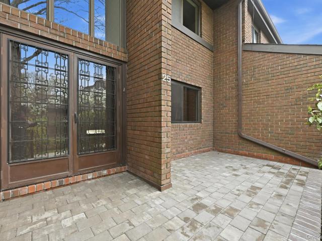 25 Chestnut Hill, Roslyn, NY 11576 | MLS #987962 | Compass