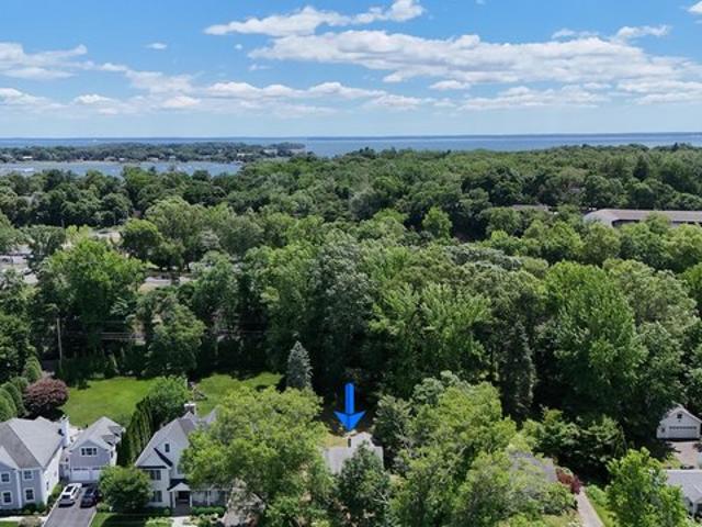 25 Circle Dr, Greenwich, CT 06830