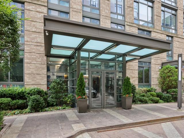 25 City Place 6C