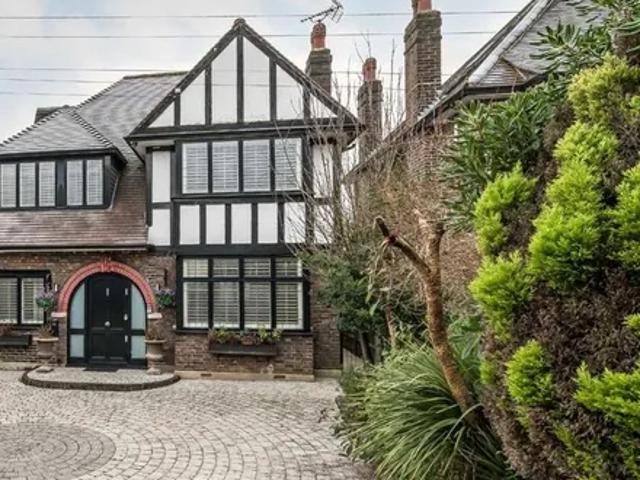25 Coombe Gardens, Cottenham Park, London, SW20 0QU, United Kingdom | 5 bed house for rent #138593789 | Rentberry
