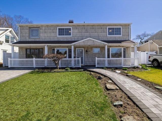 25 Cobalt Ln, Westbury, NY 11590