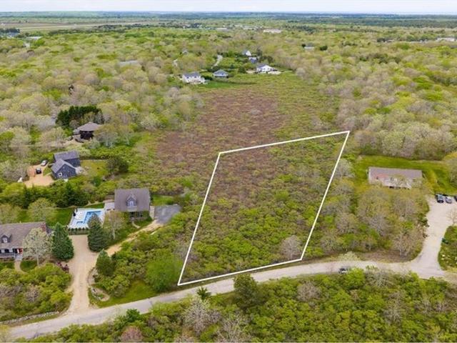 25 Coffins Field Rd, Edgartown, MA 02539
