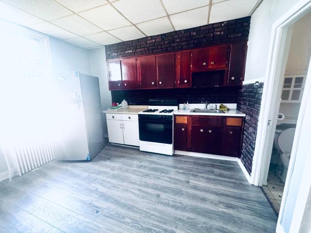25 Columbia Ave # 2