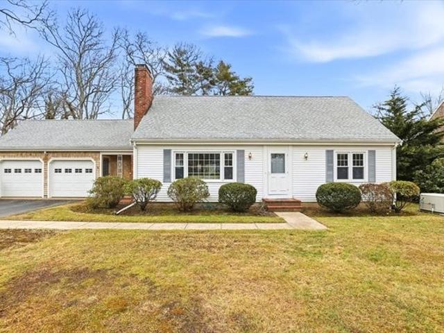 25 Coleridge Dr, Falmouth, MA 02540