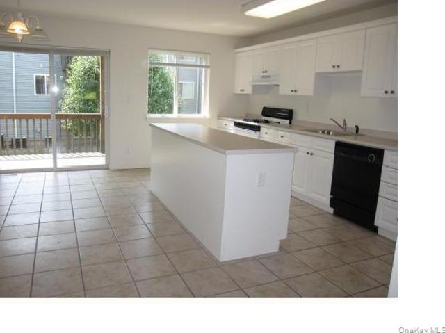 25 College Avenue 512