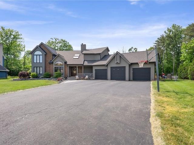 25 Country Wood Lndg, Greece, NY 14626