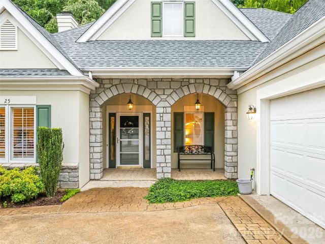 25 Clovelly Way