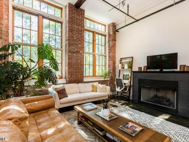 25 Clark Street # 205