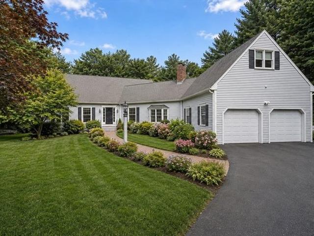 25 Clearwater Dr, Westwood, MA 02090