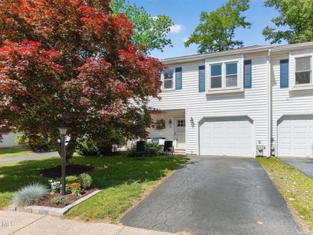 25 Clubhouse Dr, Saratoga Springs, NY 12866