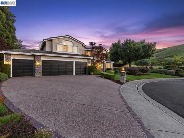 25 Crown Valley Ct