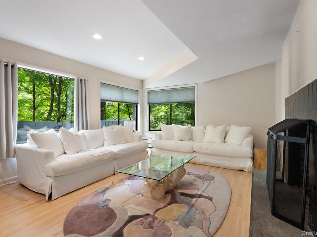 25 Cross Pond Road