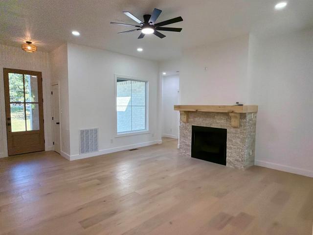 25 crescent ln