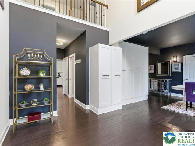 25 Crest Boulevard