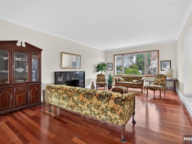 25 Cresthill Avenue