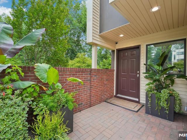 25 Daniel Court