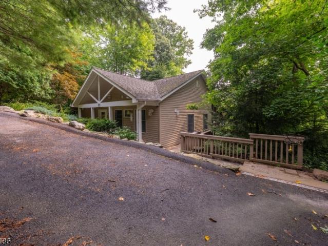 25 Decker Pond Trl