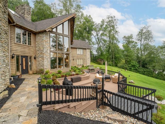 25 Deer Lake Trl