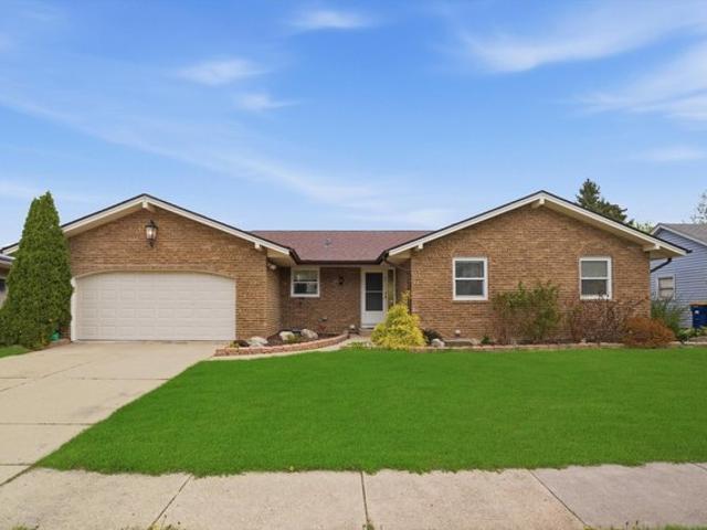 25 Devonshire Cir, Elgin, IL 60123