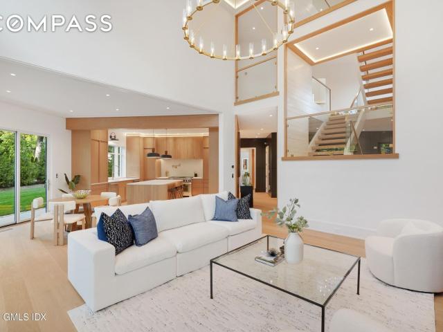 25 Dialstone Ln, Riverside, CT