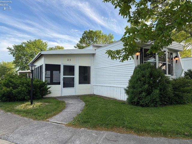 25 E Bass Cir, Marblehead, OH 43440