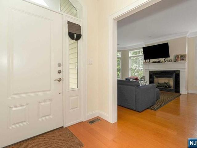 25 E Linden Avenue