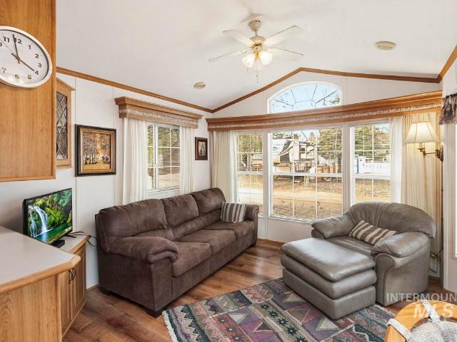 25 E St, Cascade, ID 83611 | MLS #98980