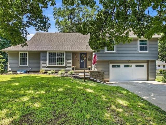 25 E 113th Ter, Kansas City, MO 64114