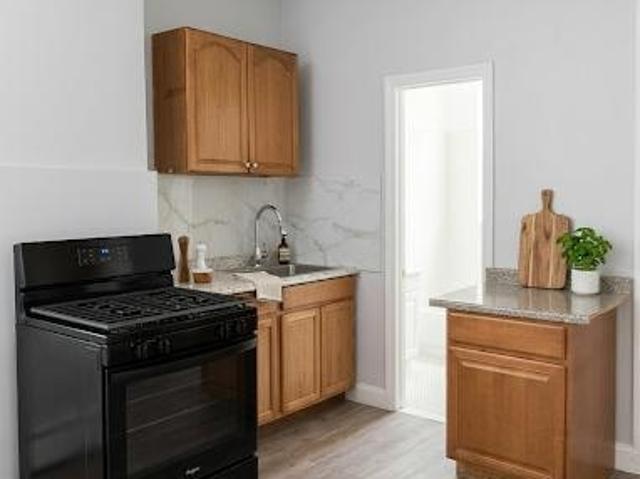 25 East 18Th St