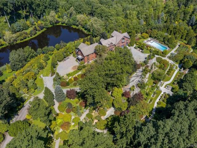25 Edgar Rd, Armonk, NY 10504