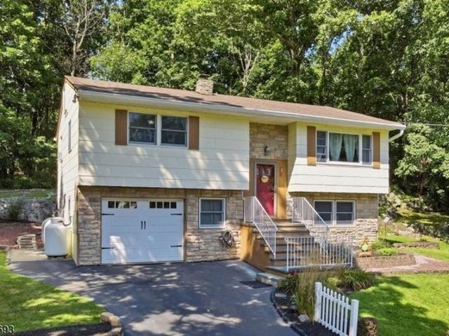 25 Elm Tree Rd, Vernon, NJ 07422
