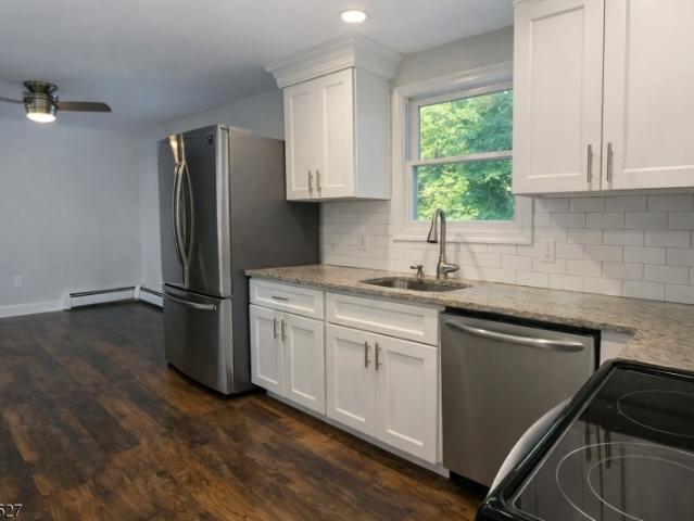 25 Essex Rd
