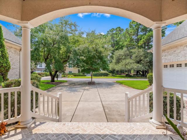 25 Fairway Ln