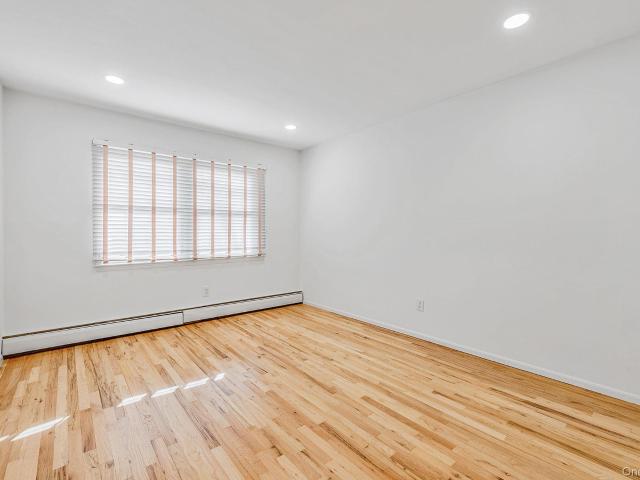 25 Farmington Ln, Melville, NY 11747 | MLS #984831