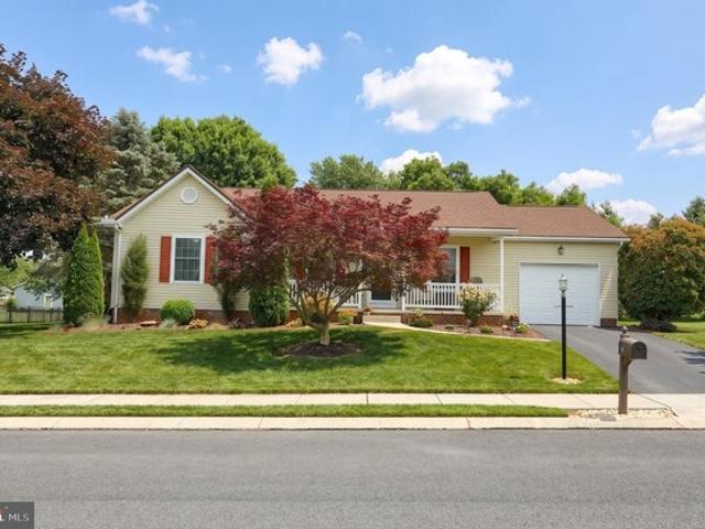 25 Fieldcrest Dr, Littlestown, PA 17340