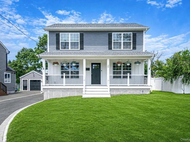 25 First St W, Patchogue, NY 11772